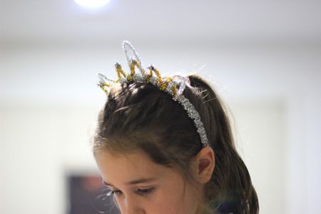 Craft: Pipe cleaner headbands - Peninsula Kids