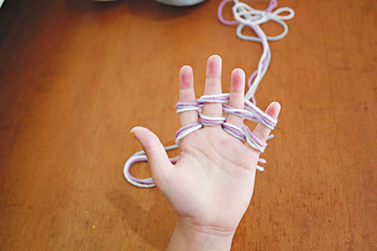 Craft: Finger Knitting - Peninsula Kids
