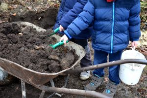 Teaching Kids how to compost - Peninsula Kids